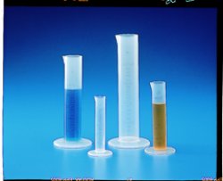 CILINDRO GRADUATO in rilievo forma bassa 25 ml - Unimed Scientifica